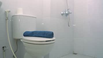 Quarto | Banheiro | Chuveiro, toalhas de banho, shampoo