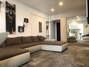 Apartamento design | Área de estar | TV LED 55 polegadas com canais a cabo, TV, Netflix