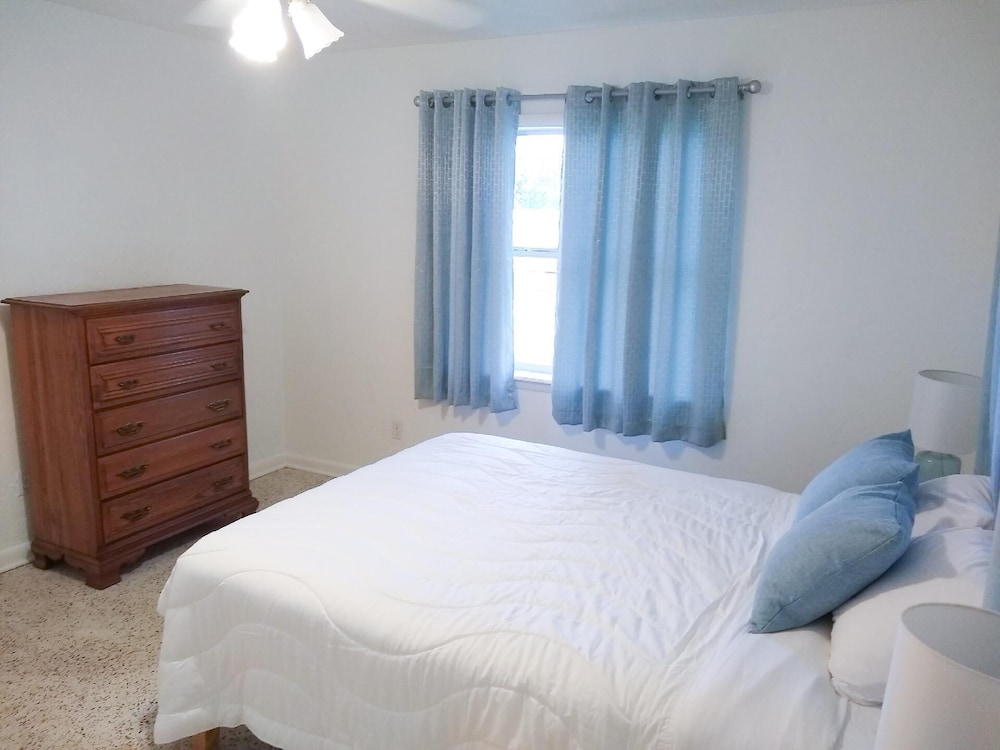 Heated Pool, Walk To Beach, Grill, Ping Pong - Cocoa Beach, FL