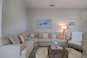 Villa (428 Calabay Parc) | Sala | Televisor, leitor de DVD, matraquilhos, ténis de mesa 