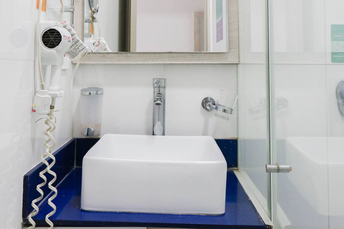 Quarto standard | Cofres nos quartos, Wi-Fi de cortesia, roupa de cama