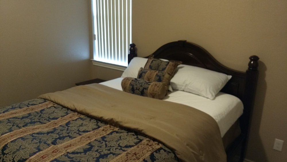 Great House In A Great Location In The Center - Irving, TX