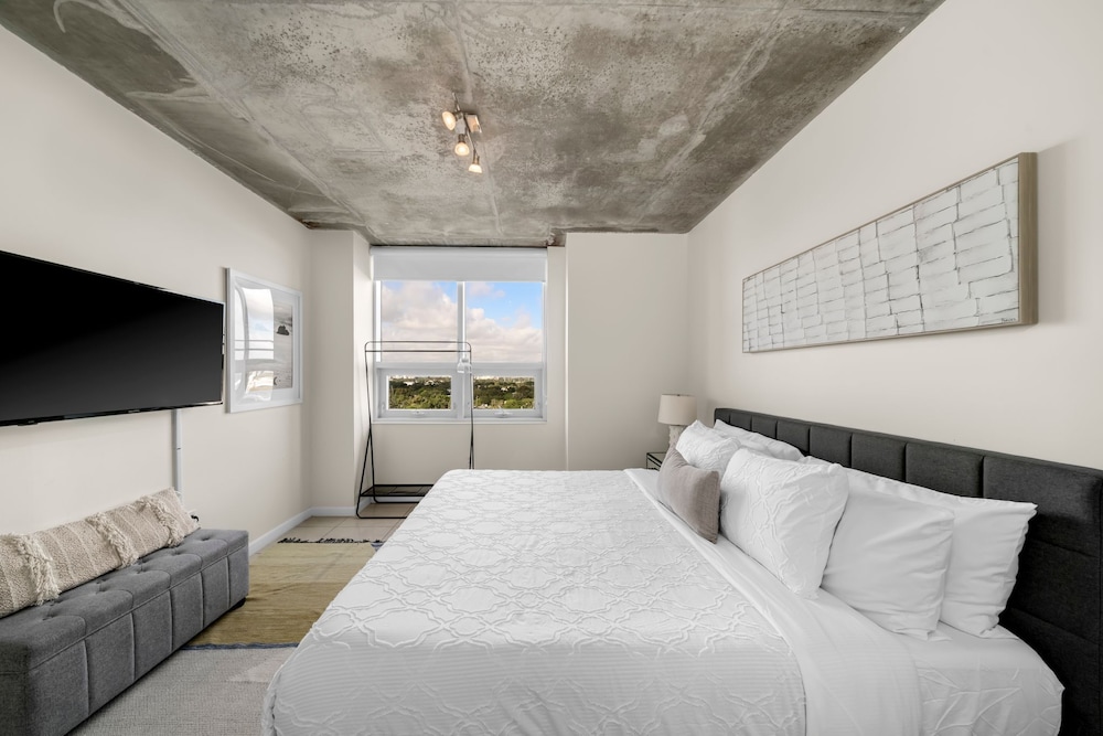 Midblock Residences By Imd Miami Vacation Rentals 2br/2ba Free Parking -