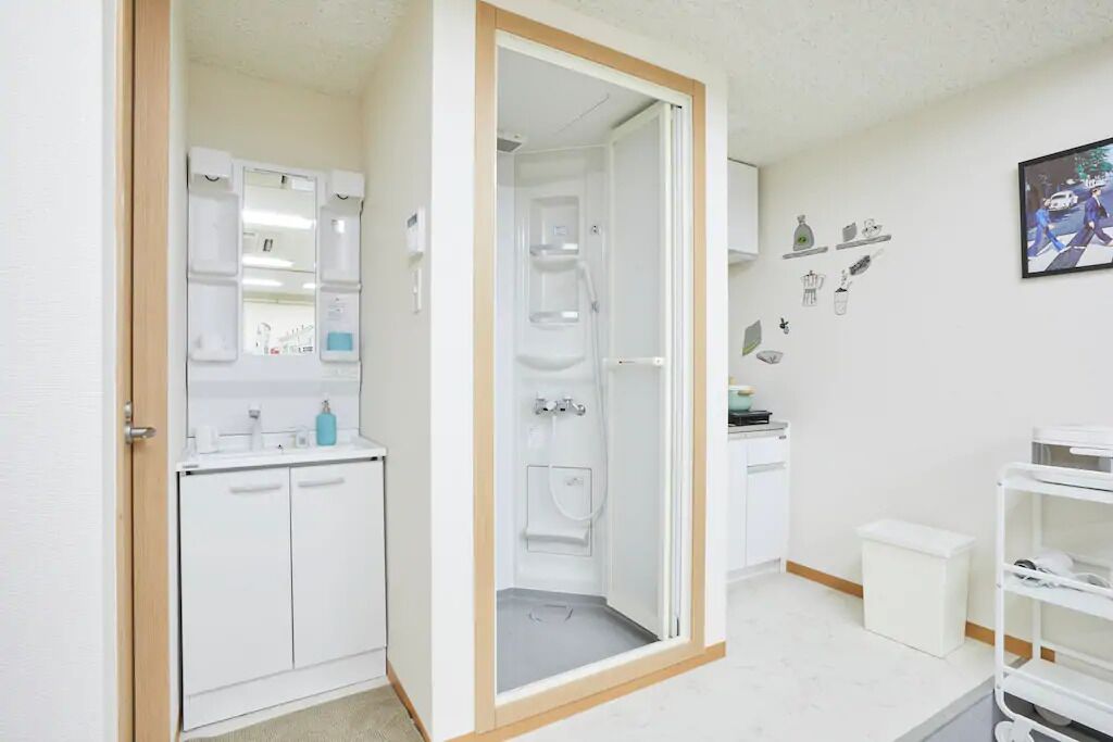 Apartamento | Banheiro | Chuveiro, produtos de toalete grátis, secador de cabelo, chinelos