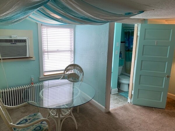 Rustic Rooftop Delight - Bay Front 2 Bedroom Apts By Redawning - Virginia Beach, VA