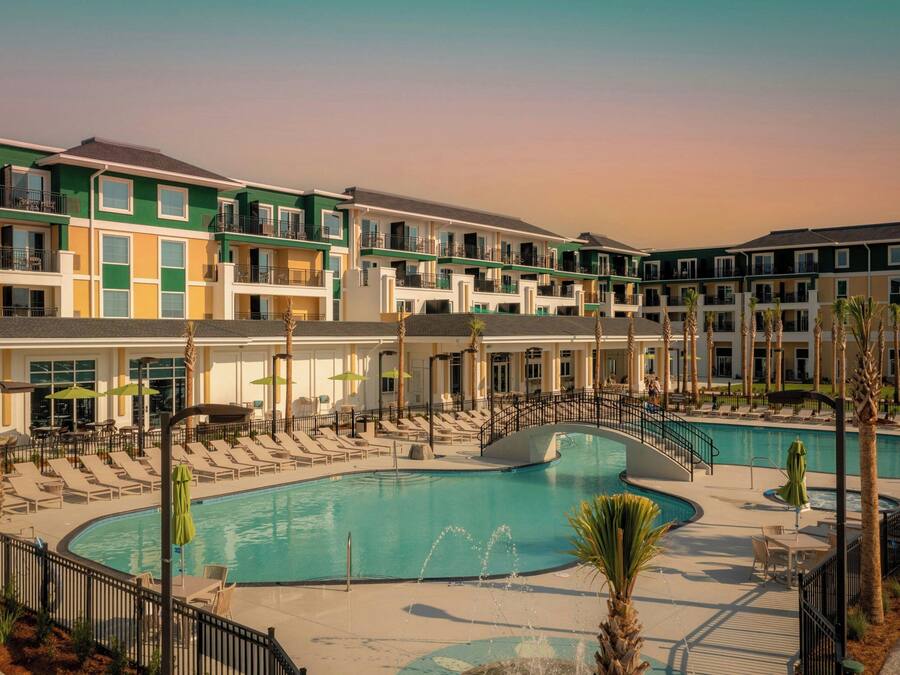 Piscina exterior, da(s) 9:00 à(s) 22:00, guarda-sóis, espreguiçadeiras