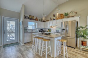 Casa, várias camas (Beach Music - 100-A Shell Ct) | Cozinha privada