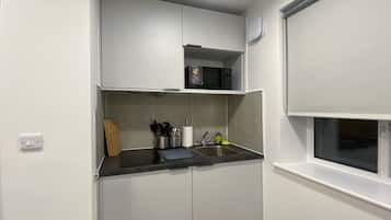 Estúdio Comfort | Kitchenette privada | Minifrigorífico, um micro-ondas, uma placa de cozinha