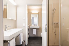 Estúdio Superior, não fumadores, no rés do chão | Casa de banho | Um polibã, um secador de cabelo, toalhas fornecidas, papel higiénico 