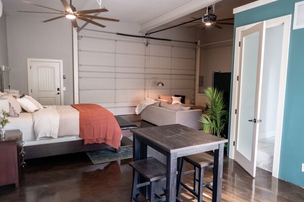 The Gulley - Modern And Spacious Oasis - Fayetteville, AR