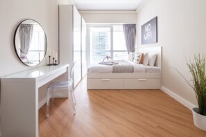 Secretária adequada para computadores portáteis, ferro/tábua de engomar 