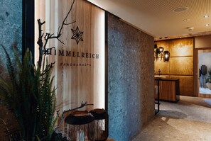 Sauna, banho turco, tratamentos faciais, manicures e pedicures 