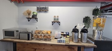 Pequeno-almoço takeaway diário incluído 