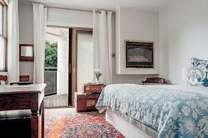 Quarto Premium, 1 cama queen-size | Lençóis de algodão egípcio, roupa de alta qualidade, minibar 