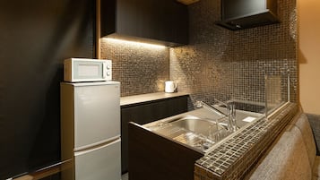 Penthouse Executiva, não fumadores | Cozinha privada | Um micro-ondas no espaço comum, uma chaleira elétrica