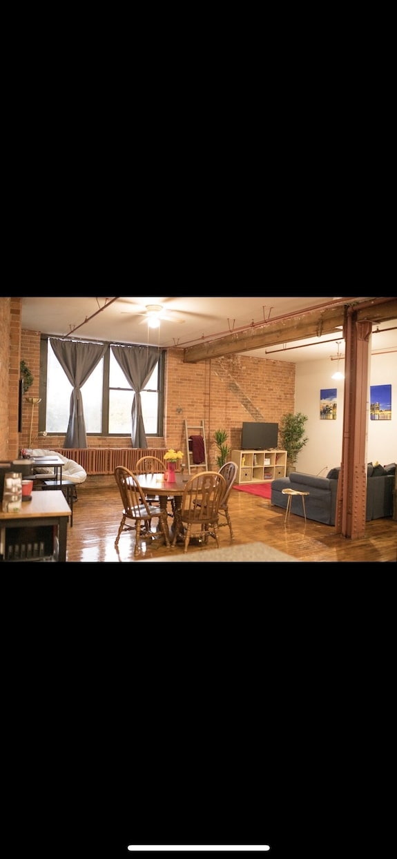 Comfy Downtown Detroit Loft With Free Parking. - Michigan