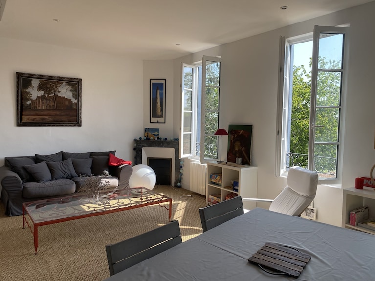 Appartement De 5 Pièces à 2 Mn à Pied Du Bourg. 5 Mn Des Plages, 25 Mn De Royan. - Marennes