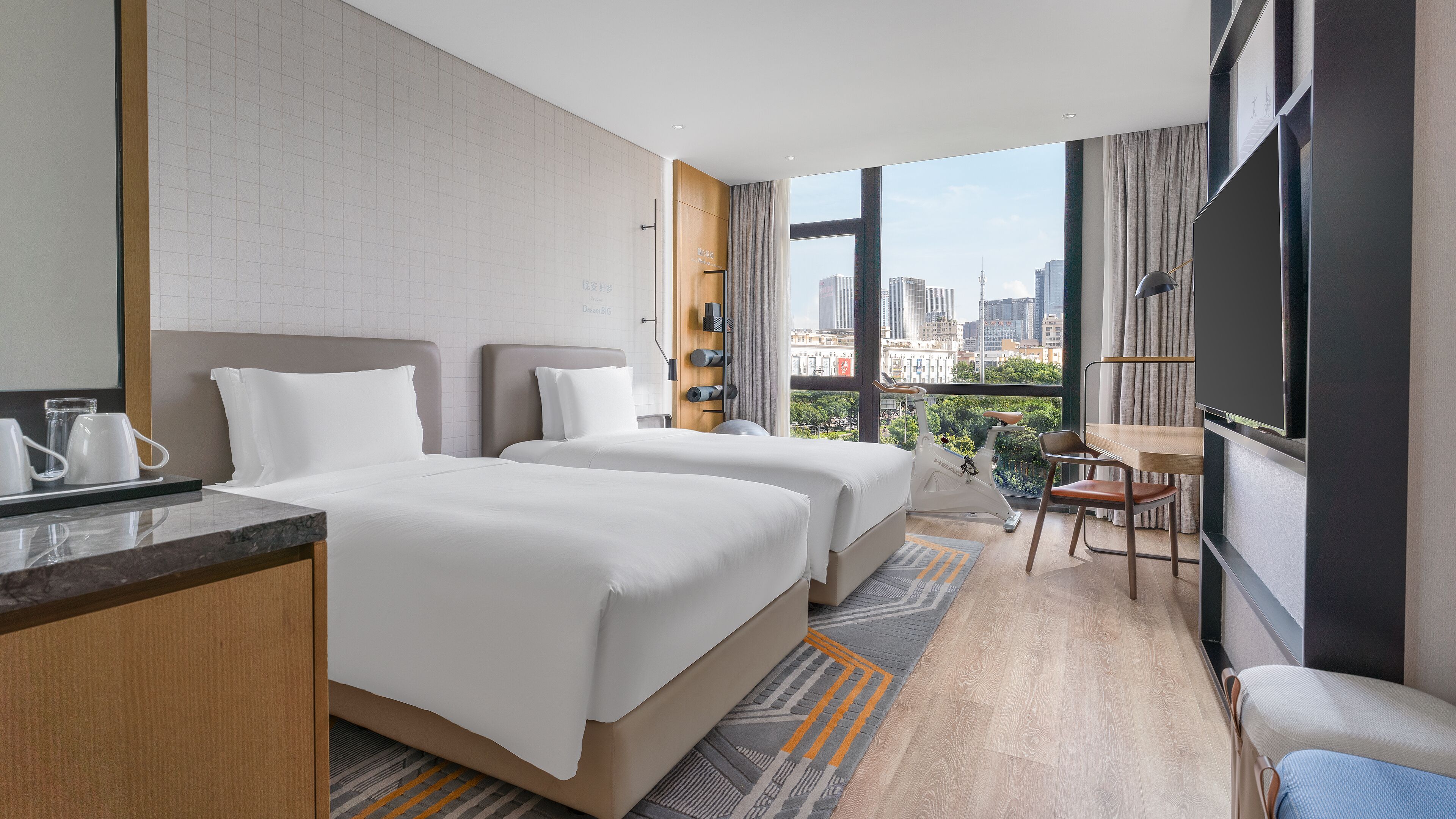 Quarto Premium | Roupa de alta qualidade, edredões de penas, minibar, cofre no quarto 