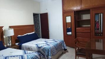 Casa, vários quartos, fumadores, piscina privativa | 7 quartos