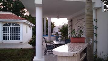 Casa, vários quartos, fumadores, piscina privativa | Exterior