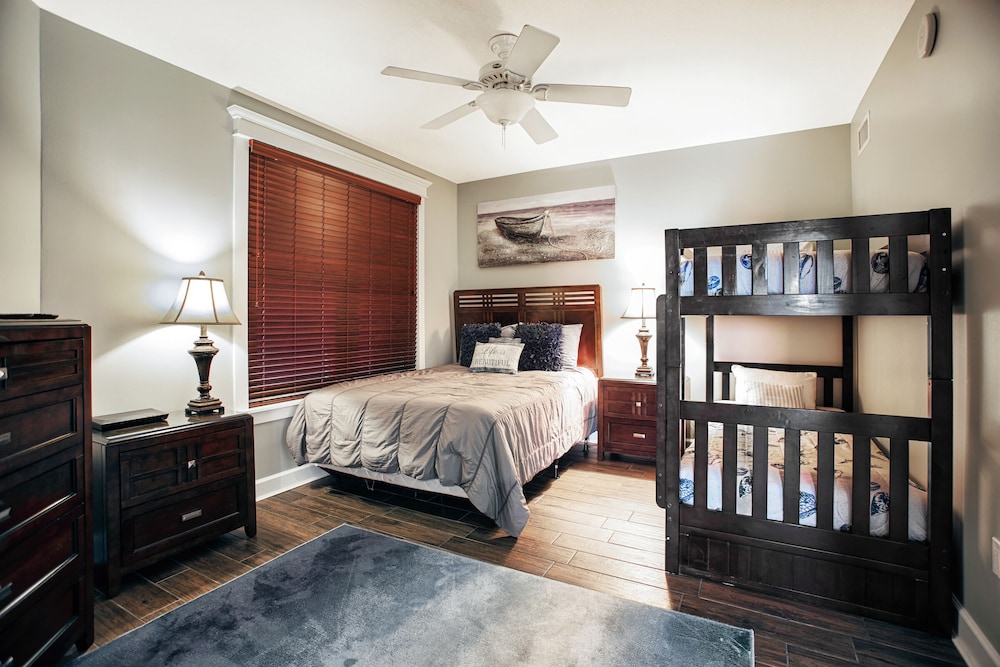 The Grand Skyview - 4 Bdrm 3 Bath Condo Sleeps 14 - Panama City Beach