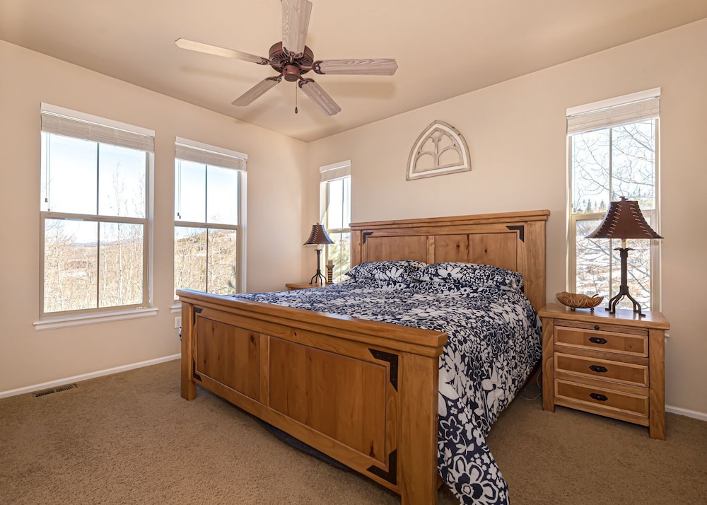 Cozy & Spacious Mountain Home On Granby Ranch Ski Resort. Great For Families! - Granby, CO