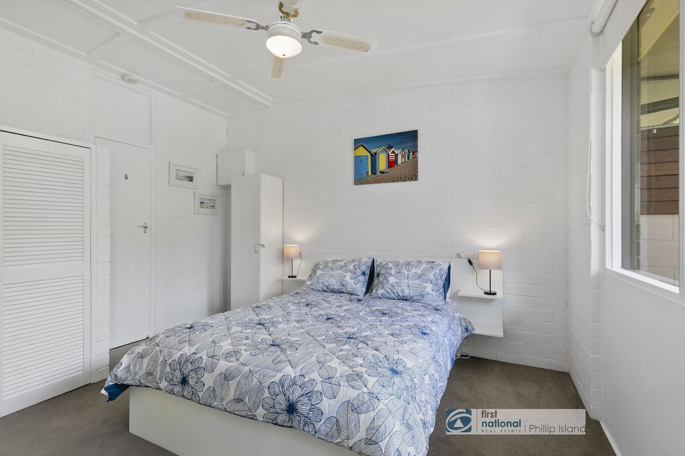3-61 Honeysuckle Grove, Beach Unit In Silverleaves. - Rhyll