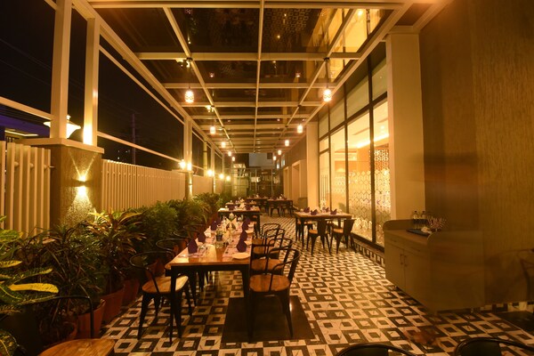 Emerald Clarks Inn Suite - Mysuru