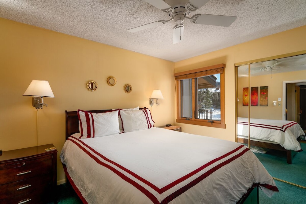Slope Side Condo With Hot Tub Access! - Colorado