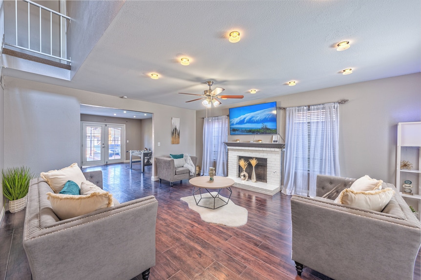 Modern & Cozy | 13min To Strip, Royal Beds, Pool - Las Vegas Harry Reid Airport (LAS)