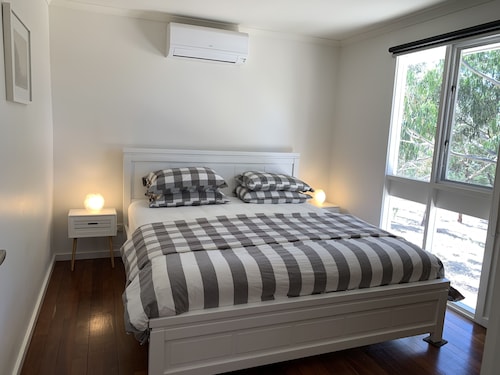 Waterfront Farm Stay - Mansfield