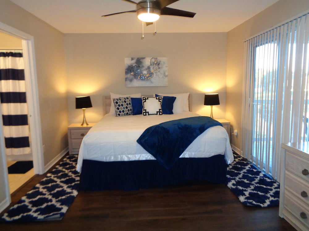 3 Bed 3 Bath 2nd Floor Condo. 2 Master Bedrooms With Ensuite Baths. 5 Miles To Disney's Main Gate - Florida