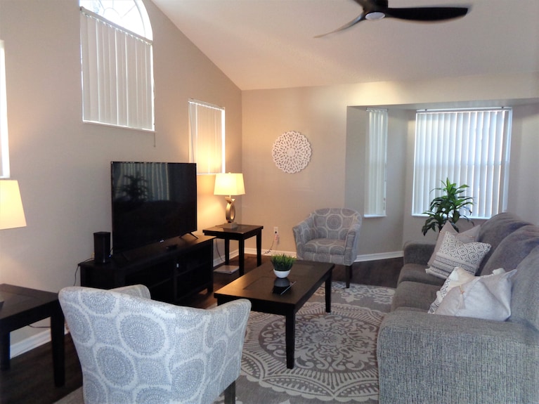 3 Bed 3 Bath 2nd Floor Condo. 2 Master Bedrooms With Ensuite Baths. 5 Miles To Disney's Main Gate - Florida