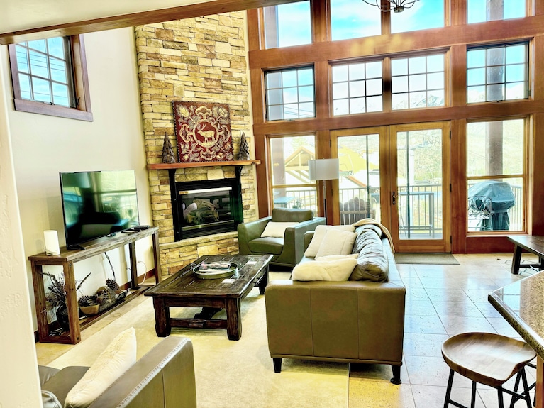 Purgatory Resort, Luxury Townhouse; Ski-in Ski-out; 4 Bed, 4.5 Bath, Sleeps 13 - Colorado