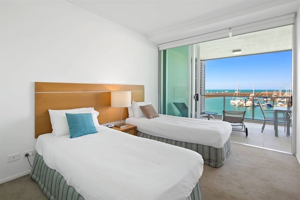 Watch The Sunset From Your Secluded Balcony Of This Top-floor 3 Bedroom Penthouse - Airlie Beach