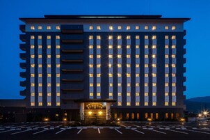 Fachada do alojamento (tarde/noite)