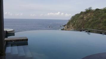 2 piscinas exteriores