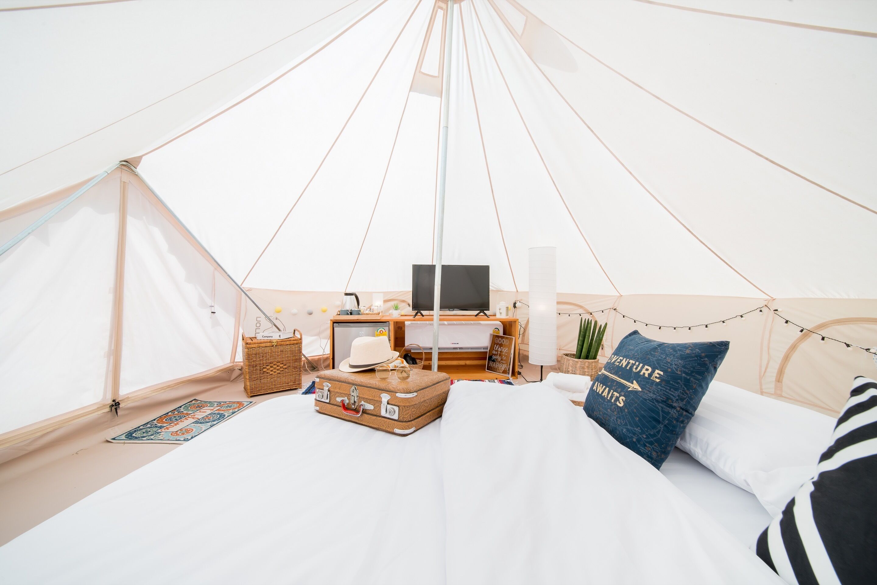 Bell Tent Pool View | Com mobília individualizada, cortinas/cortinados opacos, Wi-fi grátis 