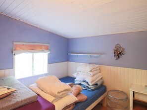 1 quarto, berços/camas para crianças 