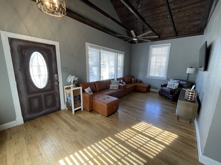 Pet Friendly 2/1.5 In The Heart Of Historic Pensacola - Pensacola, FL