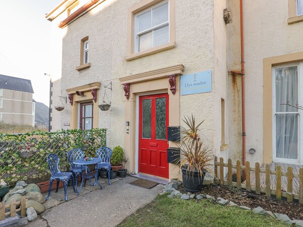Llys Madoc, First Floor Flat - Kinmel Bay