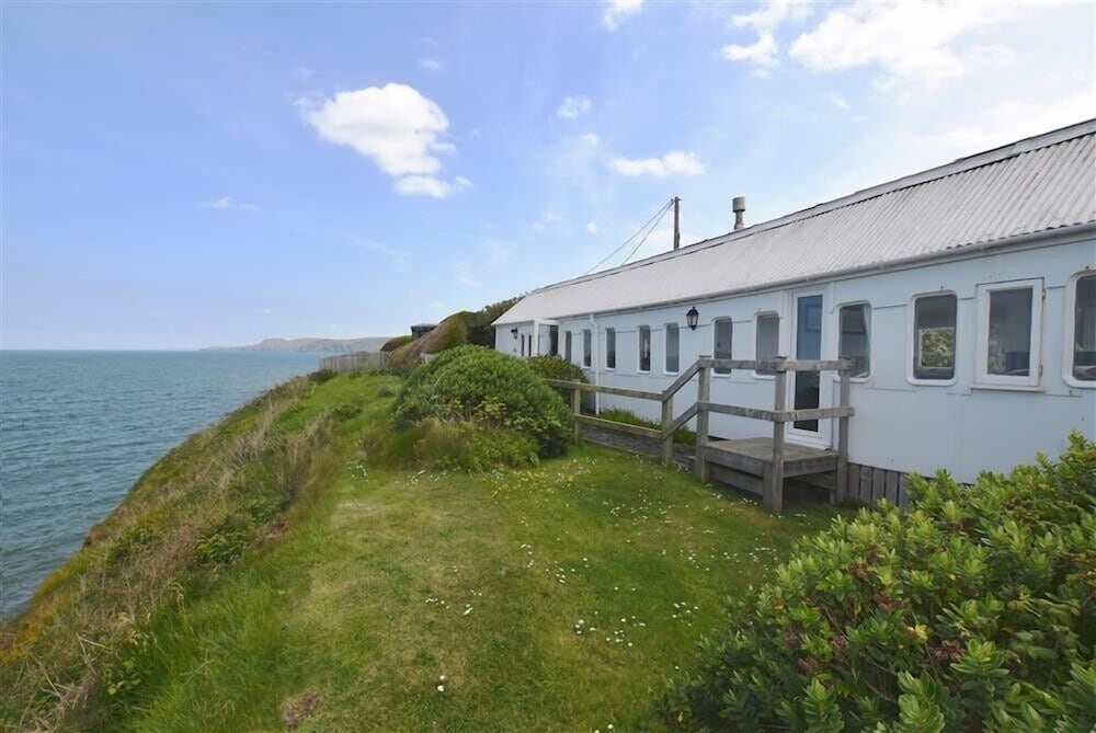 Clifftop Carriage - Aberporth