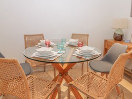 Casa de Campo | Cozinha privada | Uma máquina de lavar louça, utensílios de cozinha 