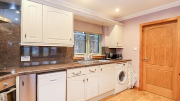 Casa de campo | Cozinha privada | Geladeira, lava-louças, chaleira elétrica, torradeira