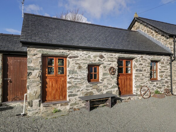 Nyth Y Wennol - Anglesey
