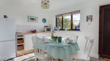 Casa de Campo | Cozinha privada | Uma máquina de lavar louça, utensílios de cozinha