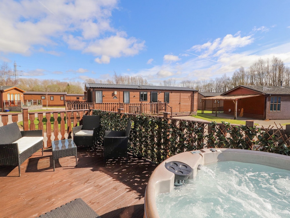 Duckling Lodge - Lancashire