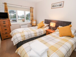 Casa de Campo | 4 quartos, com decoração personalizada, com mobília individualizada 