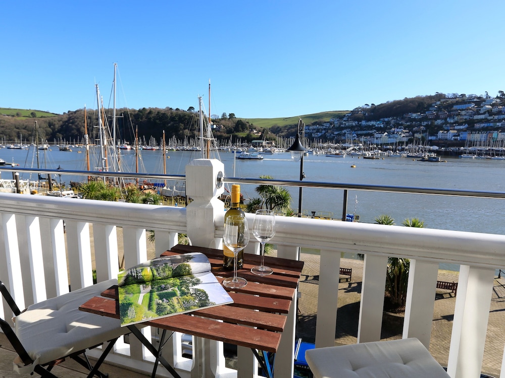 2 Embankment House - Dartmouth