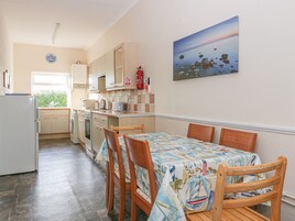 Casa de Campo | Cozinha privada | Um frigorífico, uma máquina de lavar louça, uma chaleira elétrica 